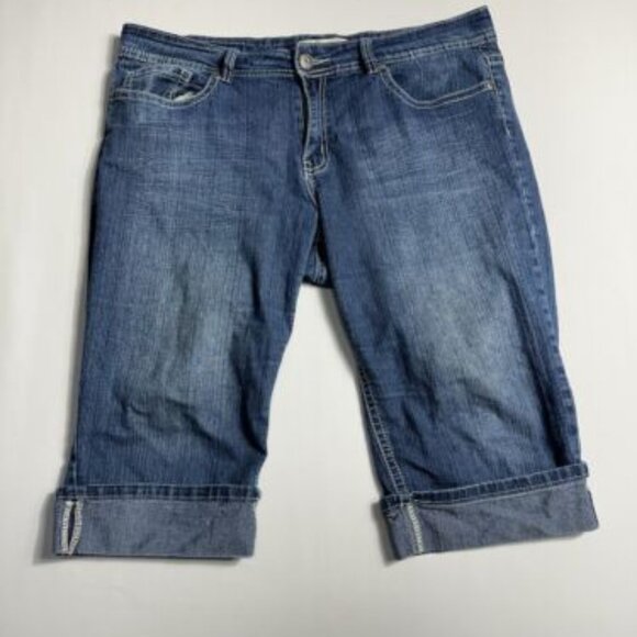Shorts | Vgs Denim Capri Cropped Fit Medium Wash Womens Cuffed Blue ...